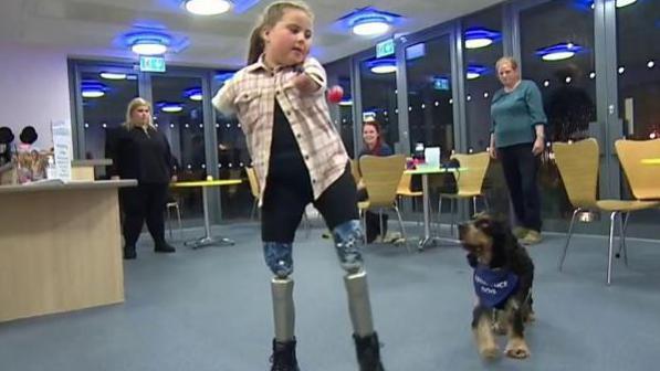 కంప్యూటర్ కాళ్ళతో నడుస్తున్న చిన్నారి | A child walking with computer ...